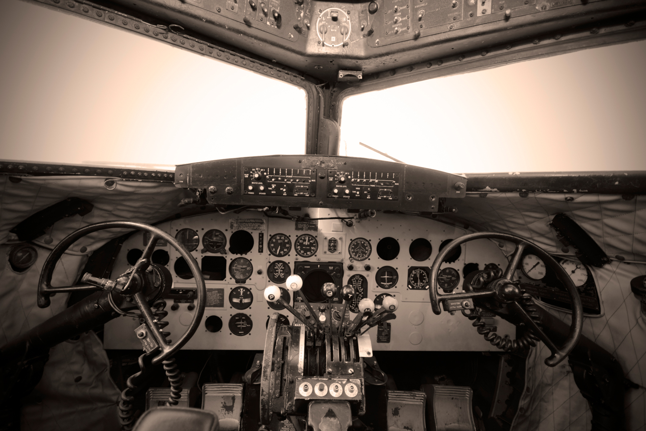 Open cockpit day: "Flying Fortress" at the Lyon Air Museum - Azulon at ...